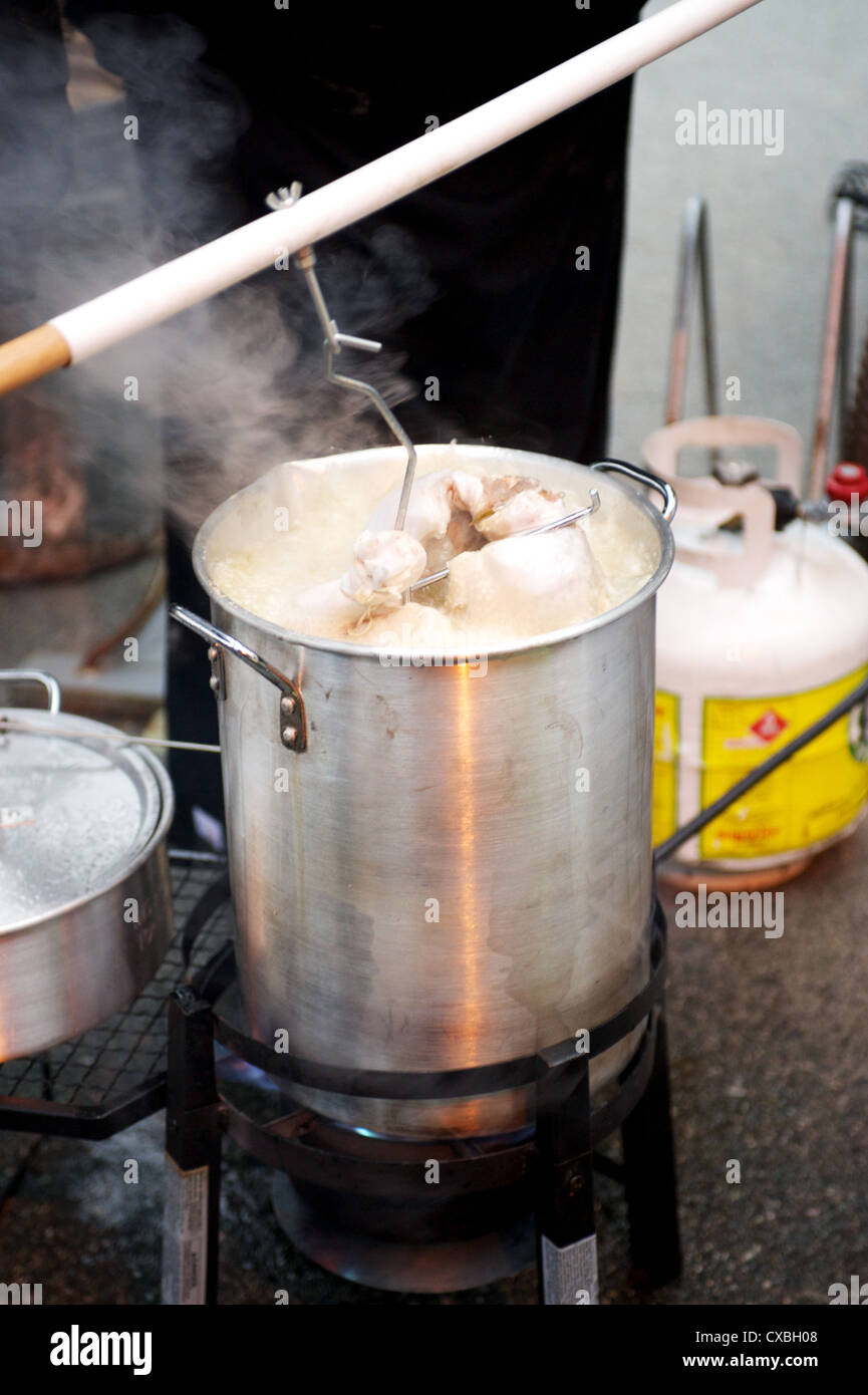 Deep frying a turkey hi-res stock photography and images - Alamy