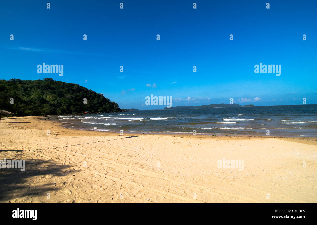 The beautiful Marble beach south of Trincomalle Stock Photo - Alamy