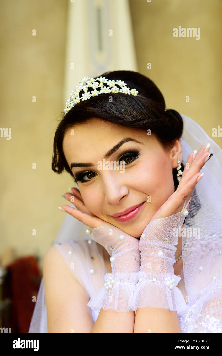 Portrait uzbek woman uzbekistan hi-res stock photography and images - Alamy