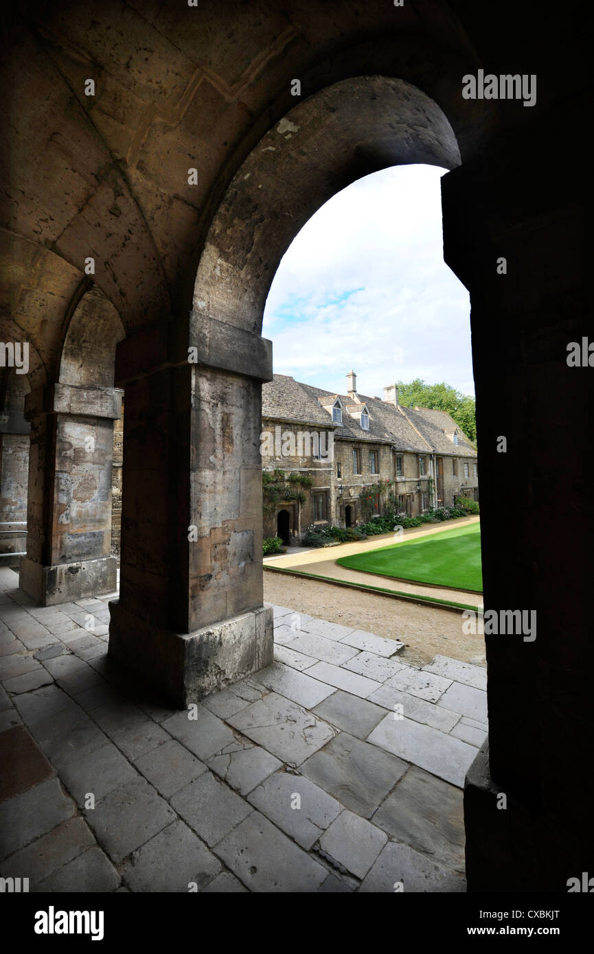 Oxford university quad hi-res stock photography and images - Alamy