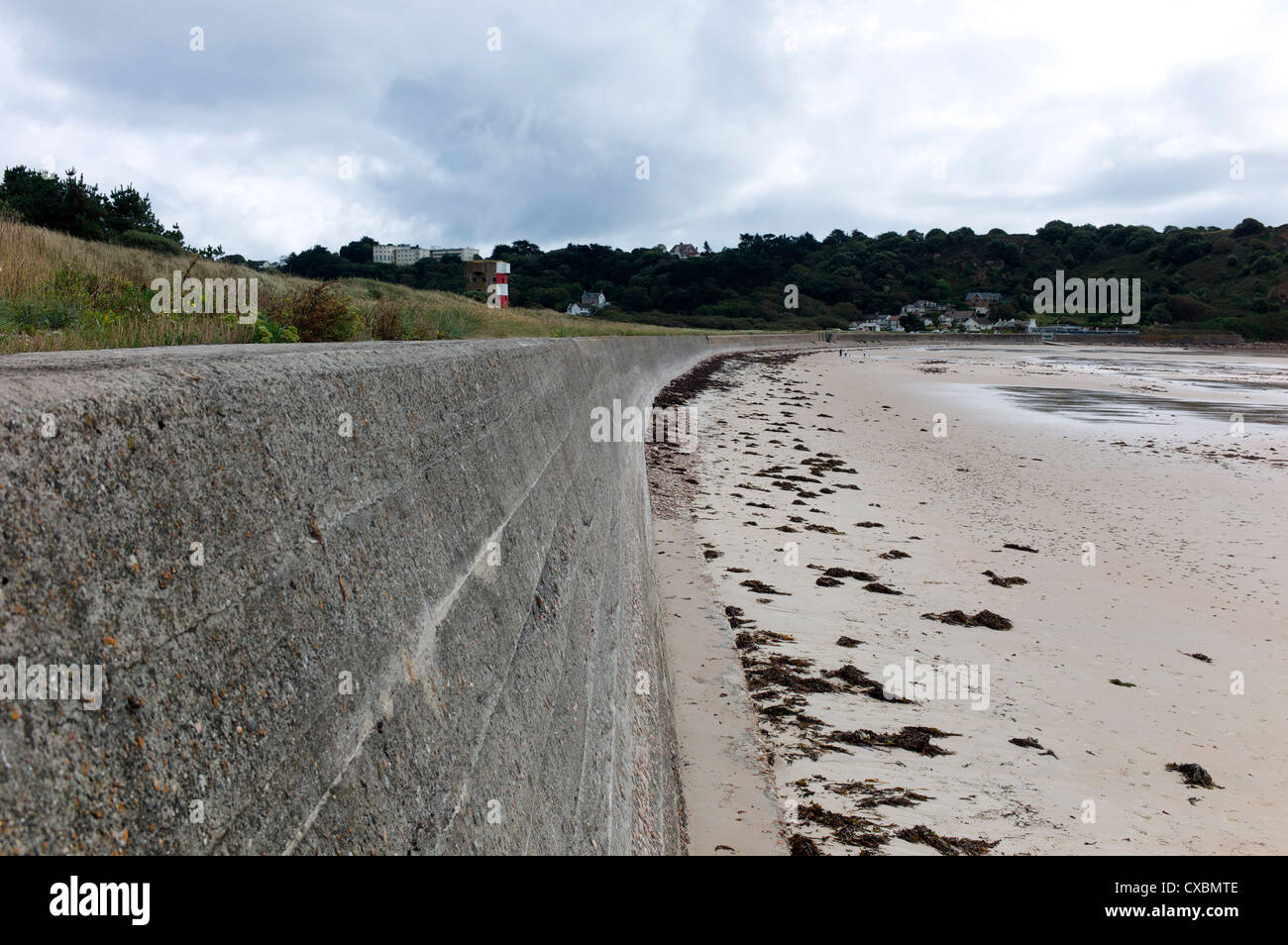Defensive sea wall protecting against erosion Stock Photo - Alamy