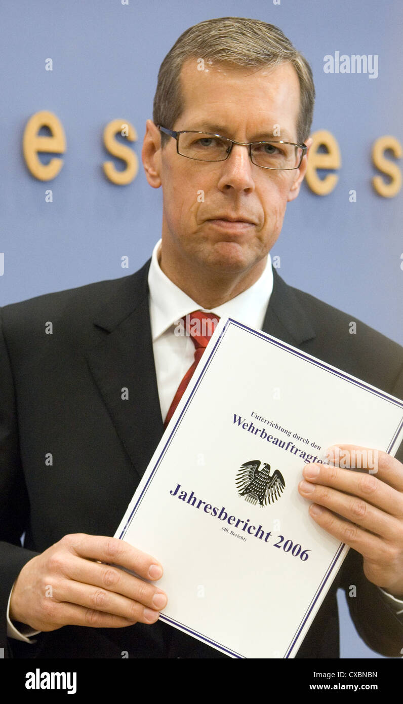 Berlin, Reinhold Robbe (SPD), military officer of the German Bundestag ...