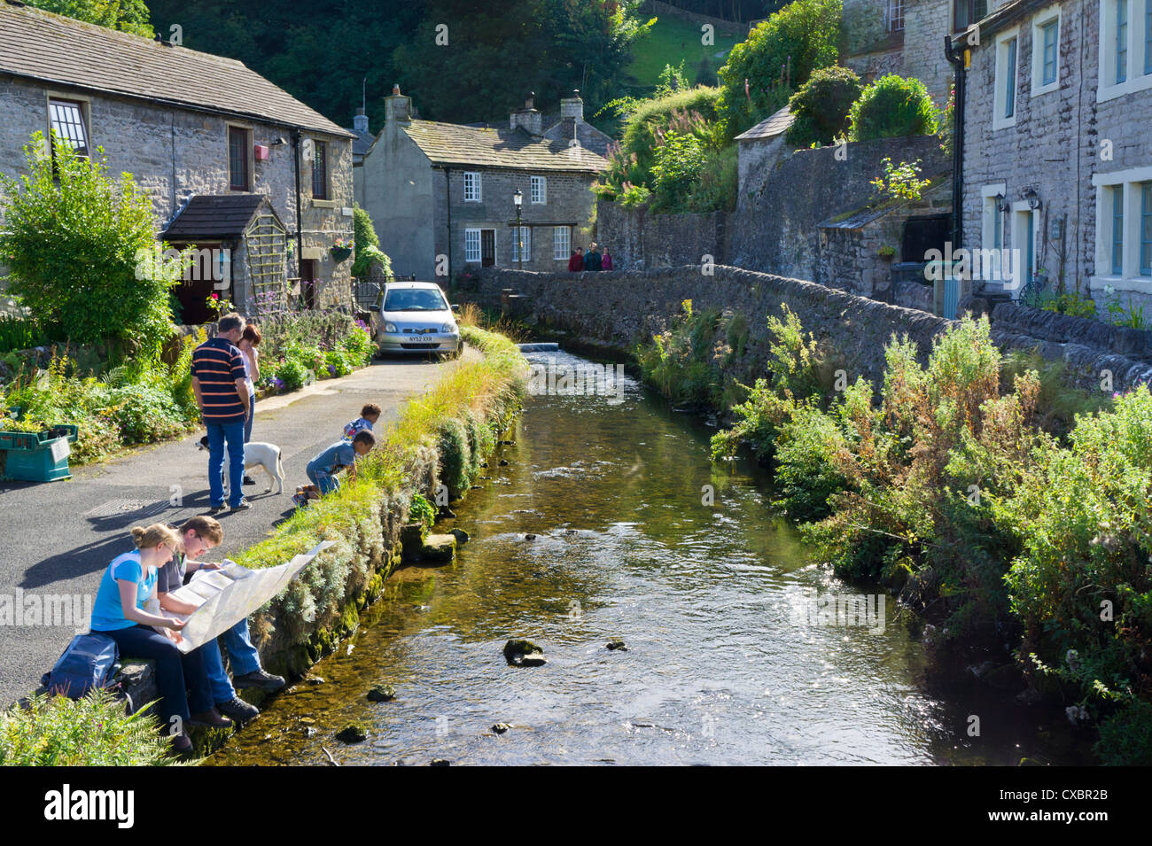 Castleton village centre and Peakshole water flowing past cottages ...