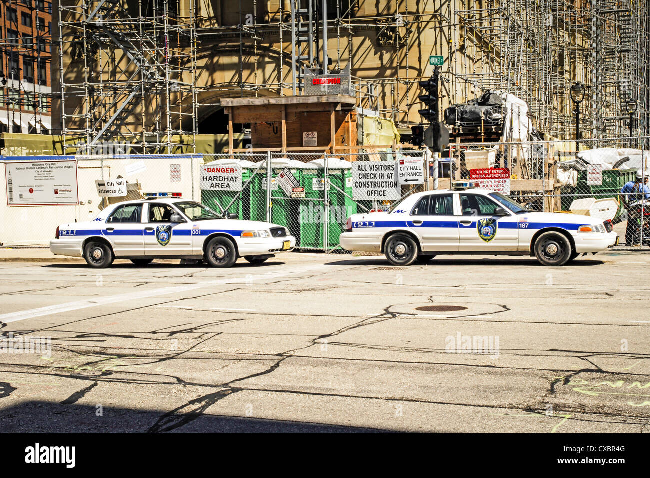 Police scaffolding hi-res stock photography and images - Alamy
