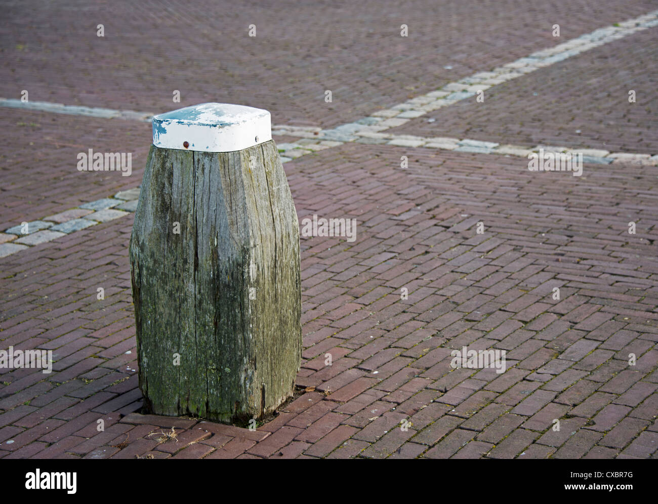 wooden bollard in the harbour to enter boat with ropes Stock Photo - Alamy