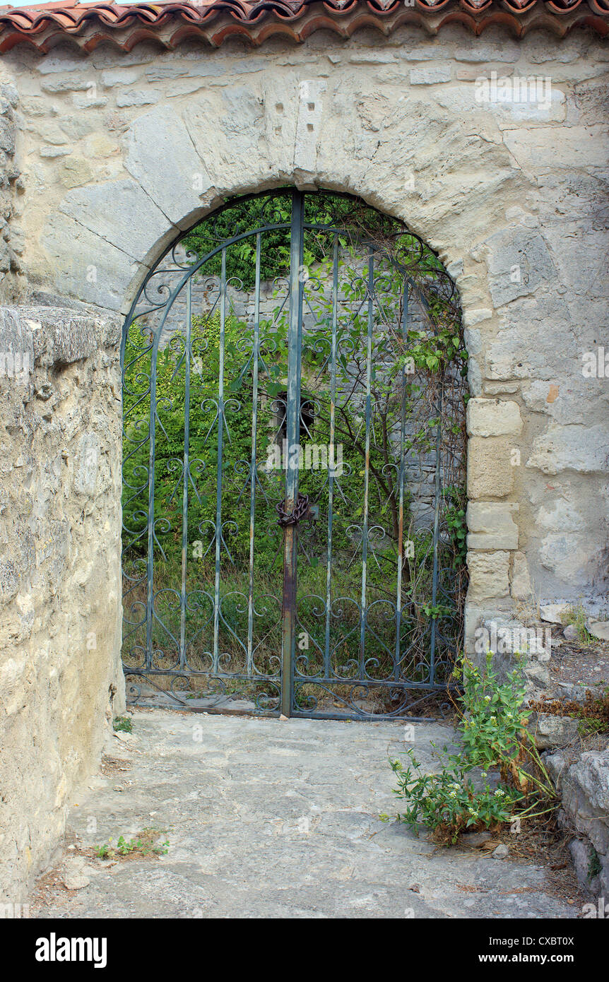 The gate Bonnieux Vaucluse provence France Stock Photo - Alamy