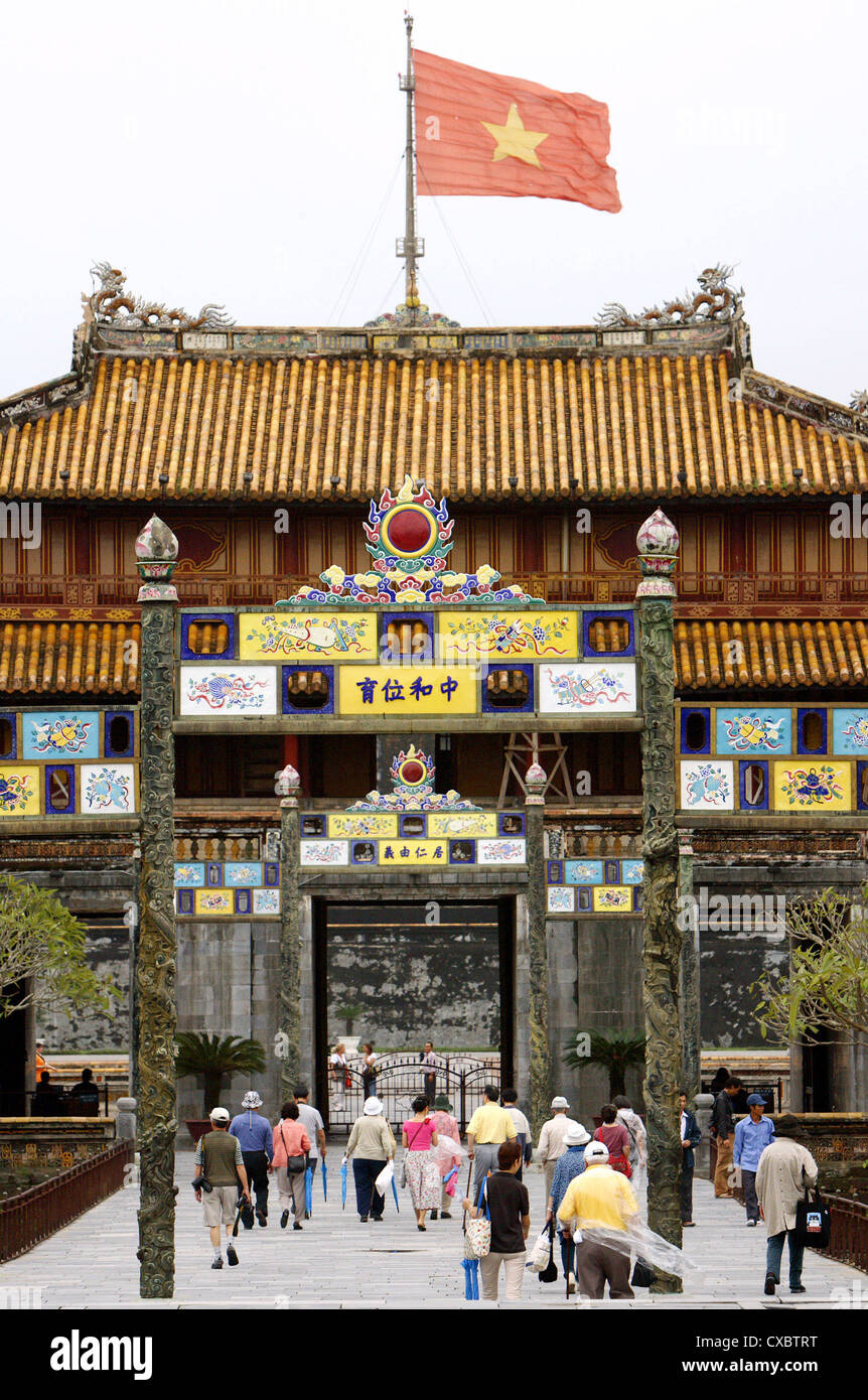 Nguyen dynasty flag hi-res stock photography and images - Alamy