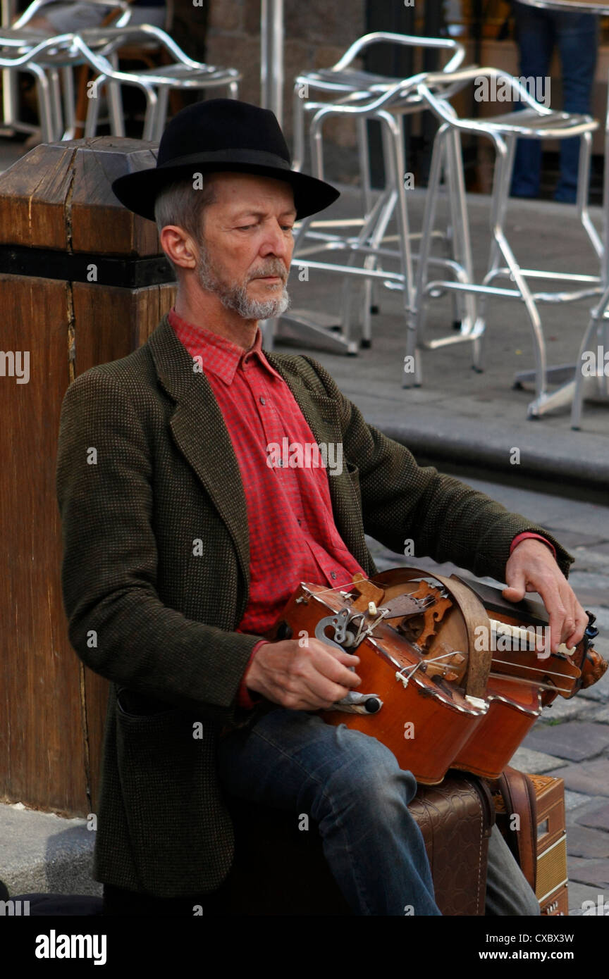 Hurdy Gurdy player Stock Photo - Alamy