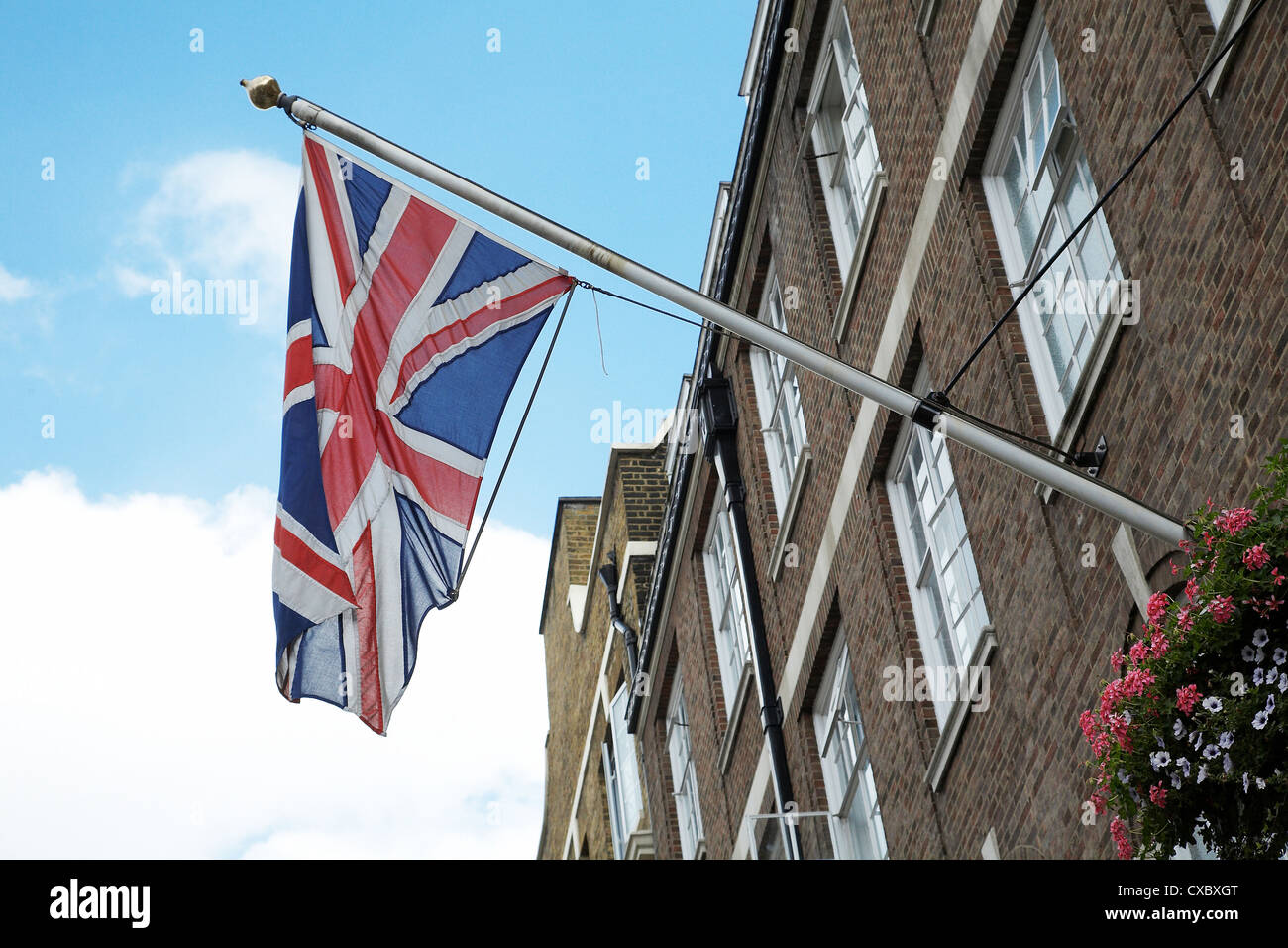 British flag flying hi-res stock photography and images - Alamy