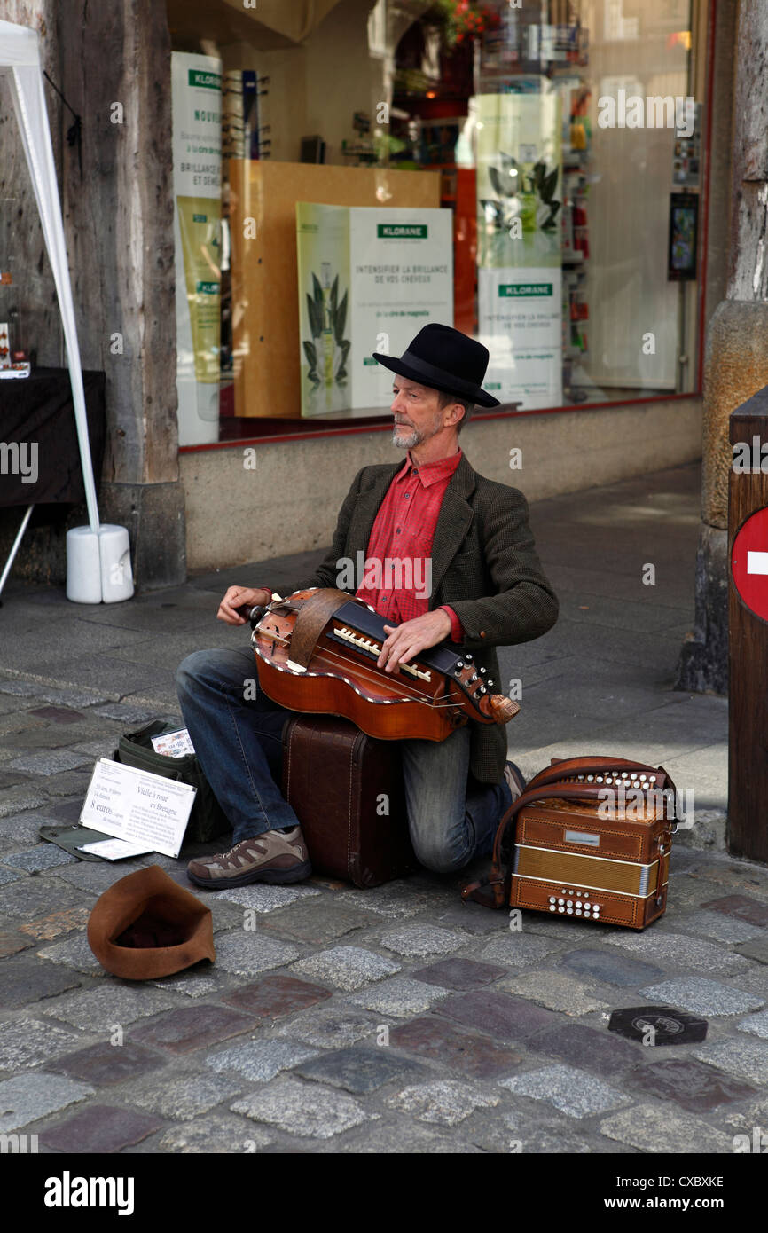 Medieval musical instrument hi-res stock photography and images - Alamy