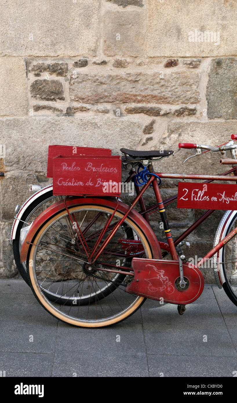 Red bikes hi-res stock photography and images - Alamy