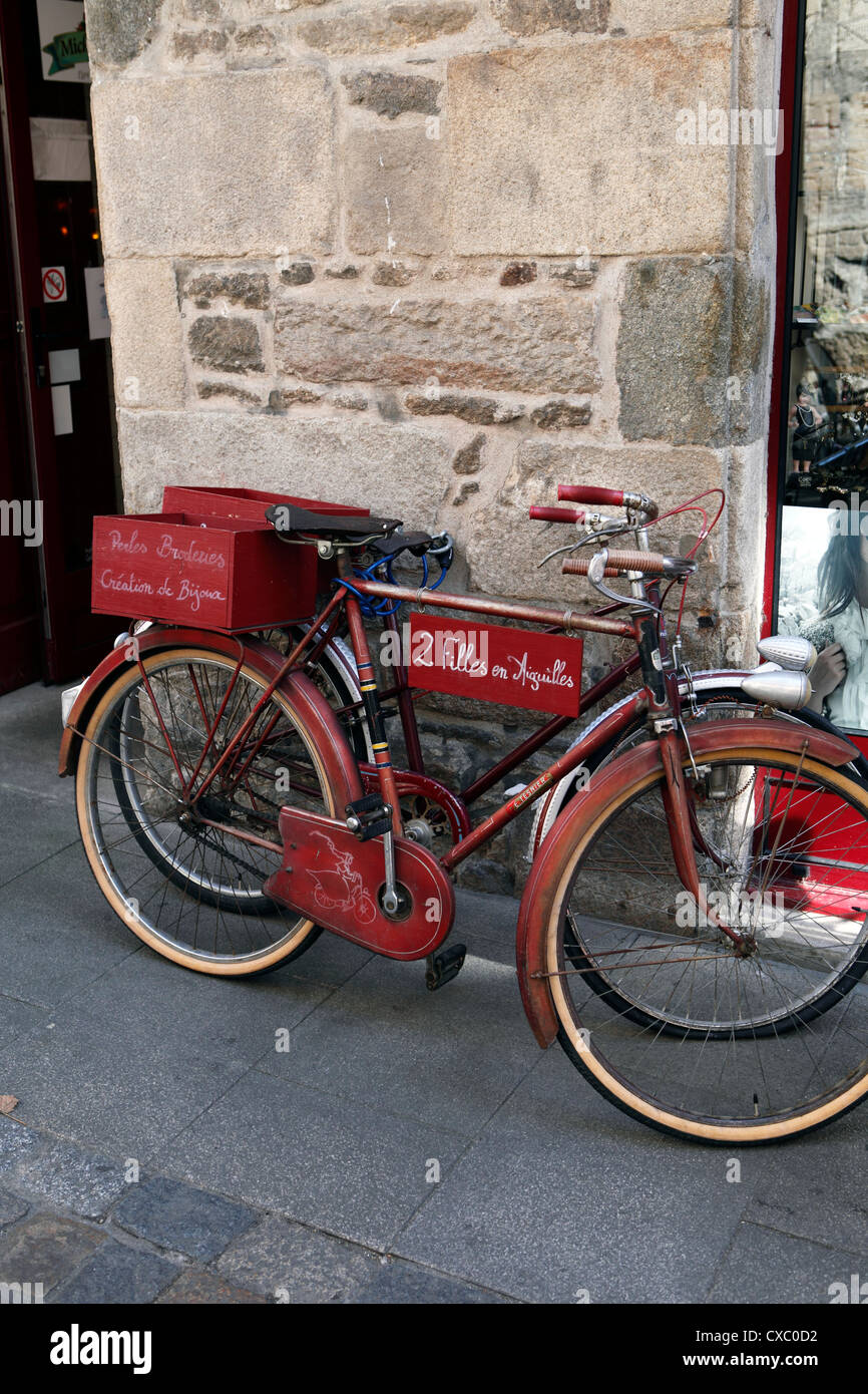 Red bikes hi-res stock photography and images - Alamy