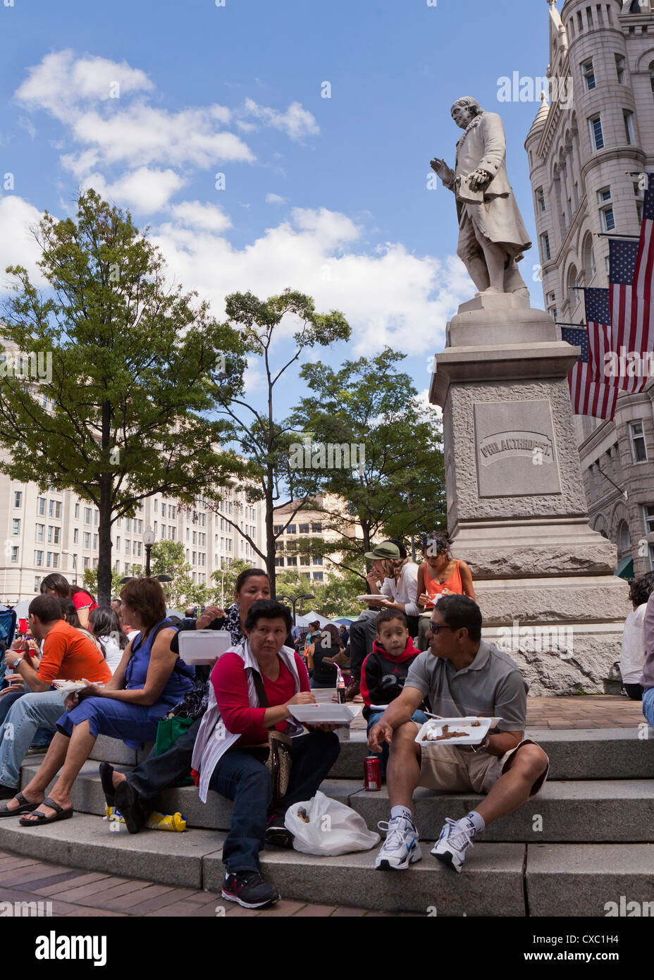 People eating lunch around the Benjamin Franklin statue in Washington ...