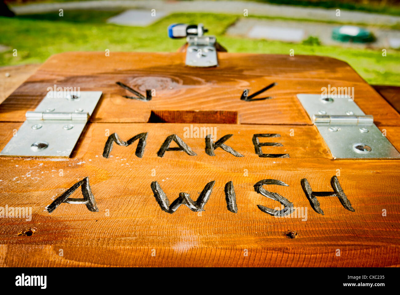 Wooden Wishing Well Stock Photos & Wooden Wishing Well Stock Images - Alamy