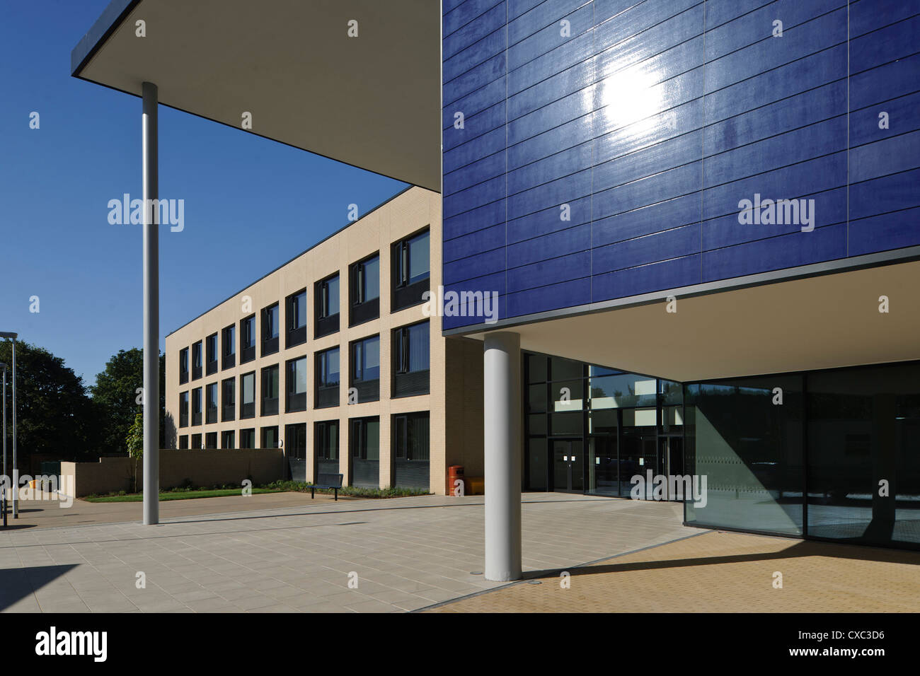 Strood Academy, Strood, United Kingdom. Architect: Nicholas Hare ...