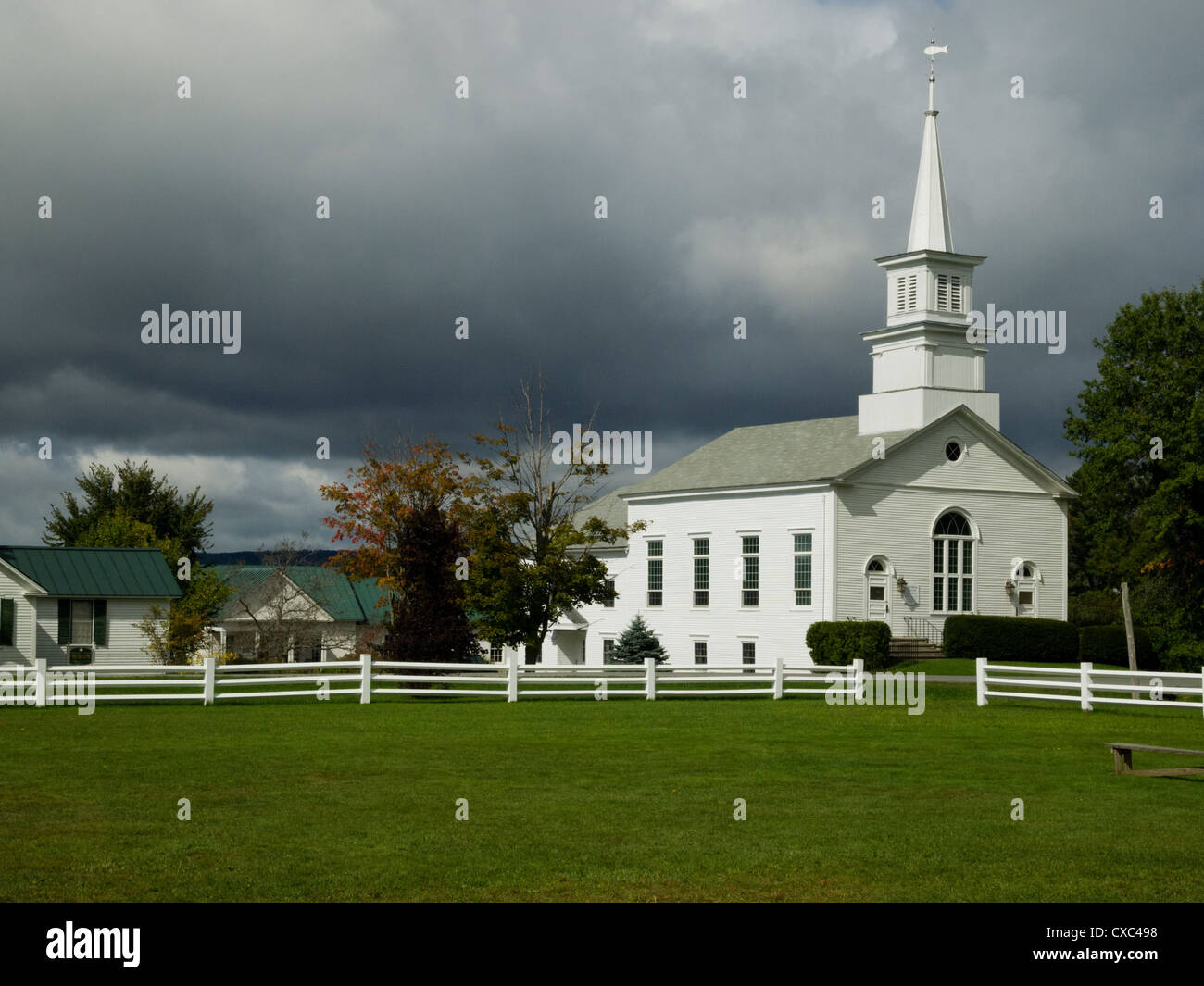 Green outside church hi-res stock photography and images - Alamy