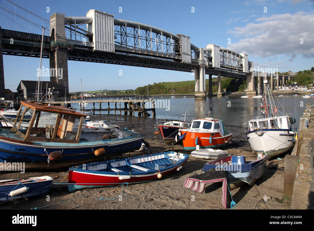 Boats on the beach at Saltash on the Cornish side of Brunel's bridge ...