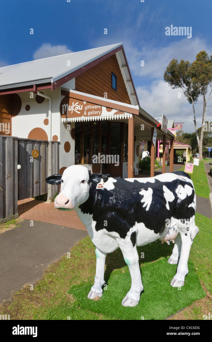 Lifesize cow hi-res stock photography and images - Alamy