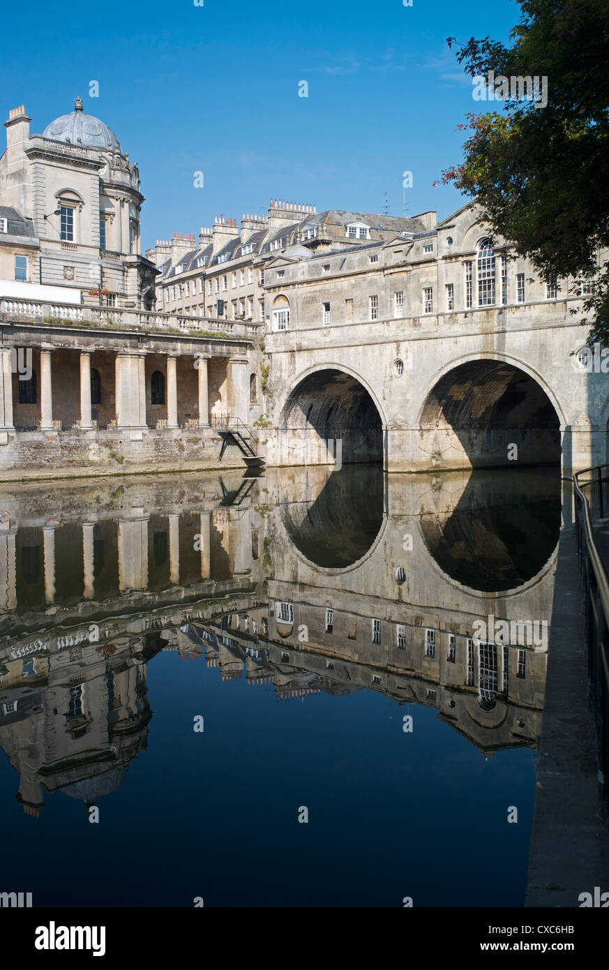 Pulteney bridge bath england uk hi-res stock photography and images - Alamy