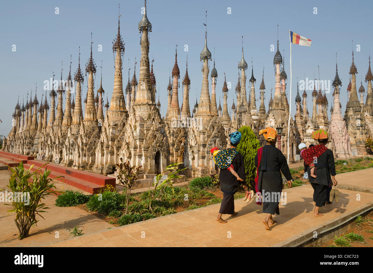 Pa-Oh women entering the Kakku pagoda on festival day, Kakku, Southern ...