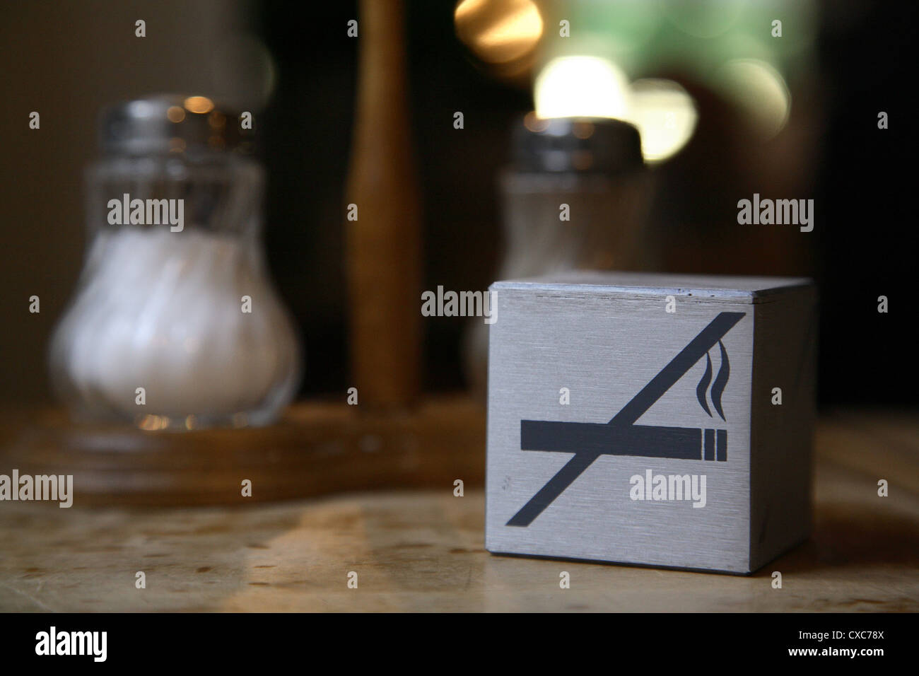 Non smoking logo hi-res stock photography and images - Alamy