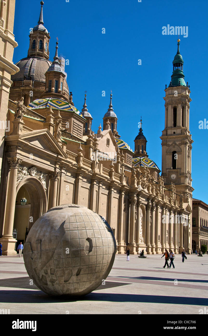 Nuestra Senora del Pilar Basilica, with stone world sculpture Saragossa ...