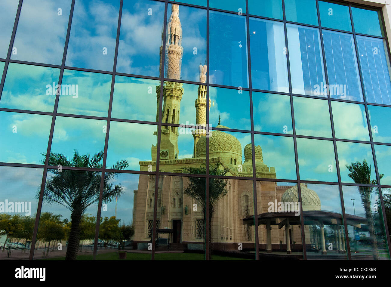 Jumeirah mosque largest mosque dubai hi-res stock photography and ...