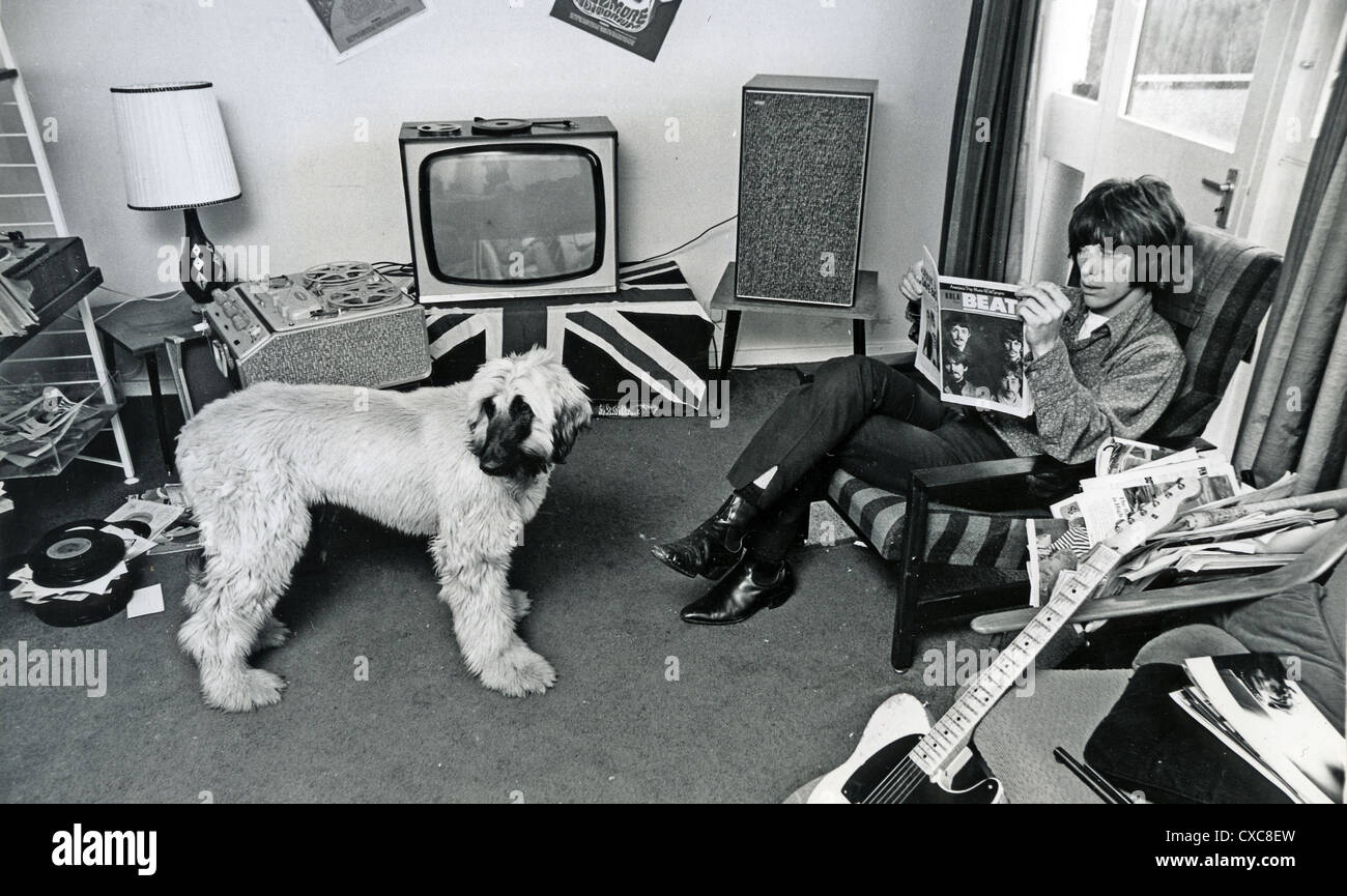 JEFF BECK UK rock guitarist at his penthouse home in Sutton, Surrey ...