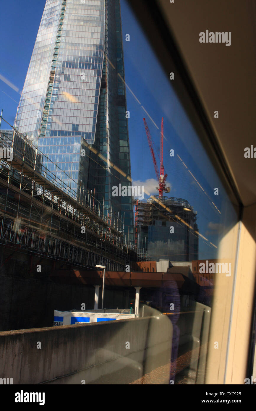 View through train window london hi-res stock photography and images ...