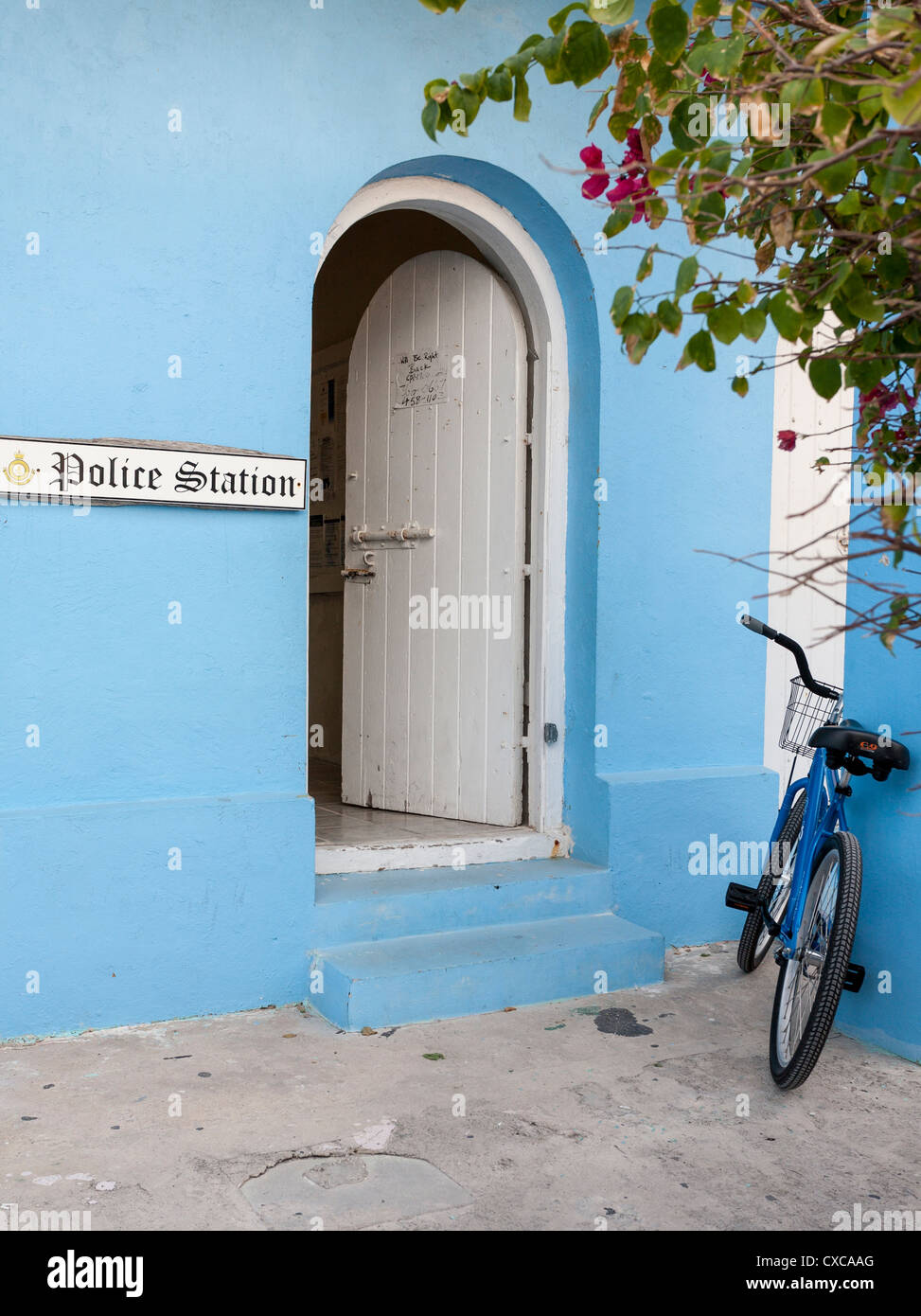 Police Station Hopetown: Will be right back. A scrawled sign and an ...