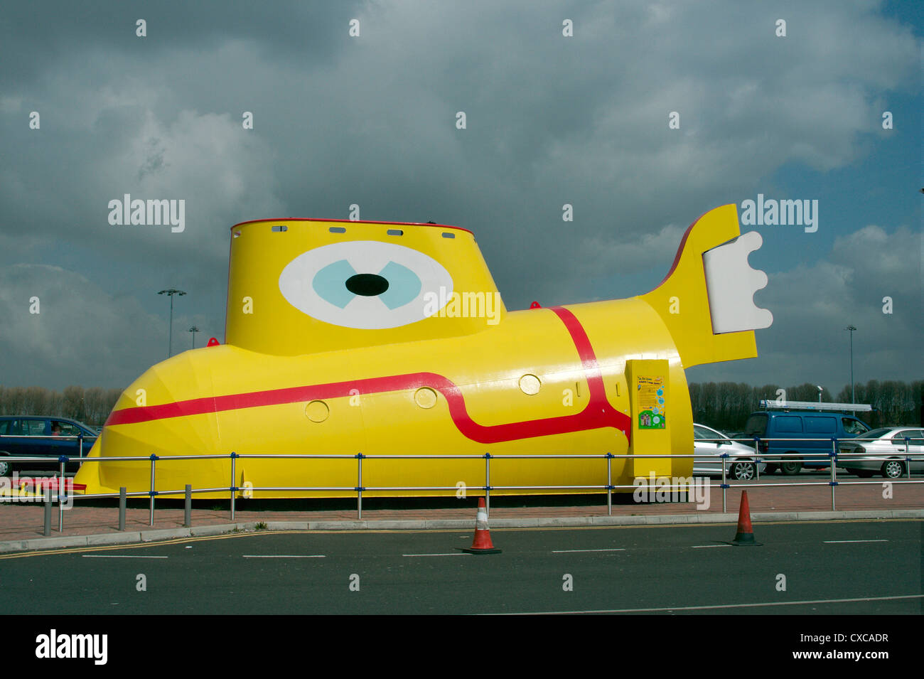 Liverpool yellow submarine hi-res stock photography and images - Alamy