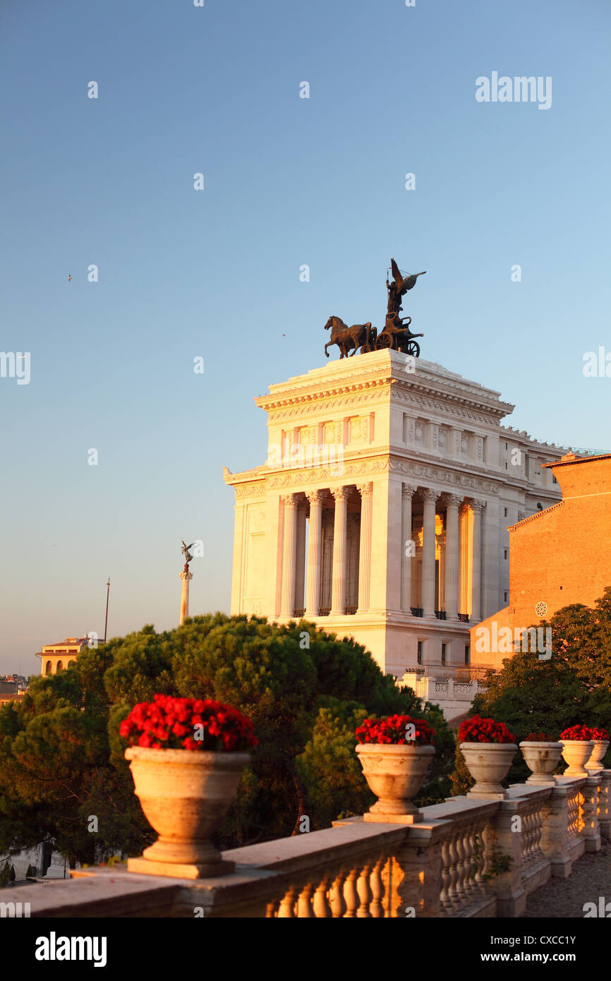 Statue rom vittorio emanuele hi-res stock photography and images - Alamy