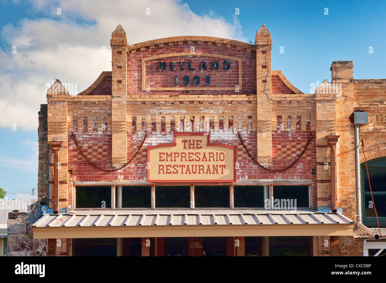 Historical store fronts hi-res stock photography and images - Alamy