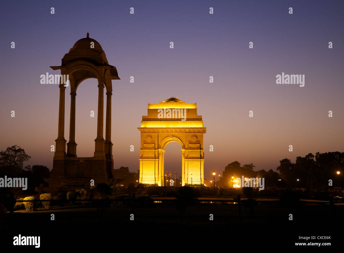Night view of India Gate in Delhi, India Stock Photo - Alamy