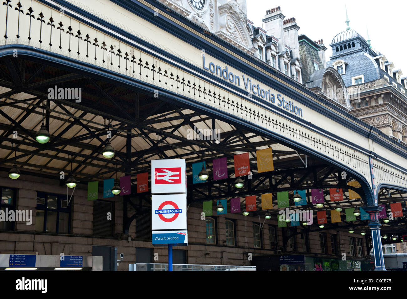 Victoria station entrance victoria underground hi-res stock photography ...