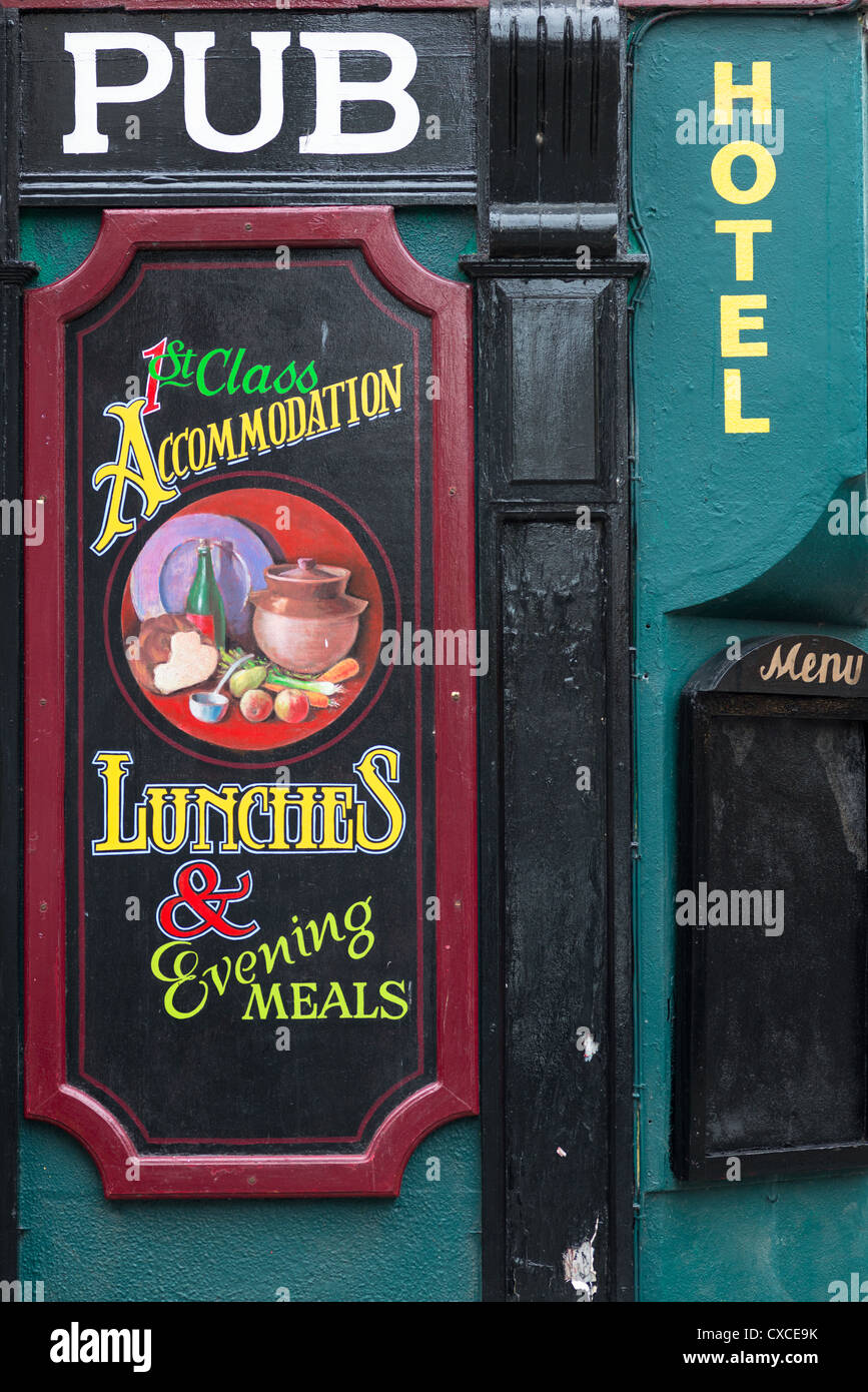 Irish pub sign hi-res stock photography and images - Alamy