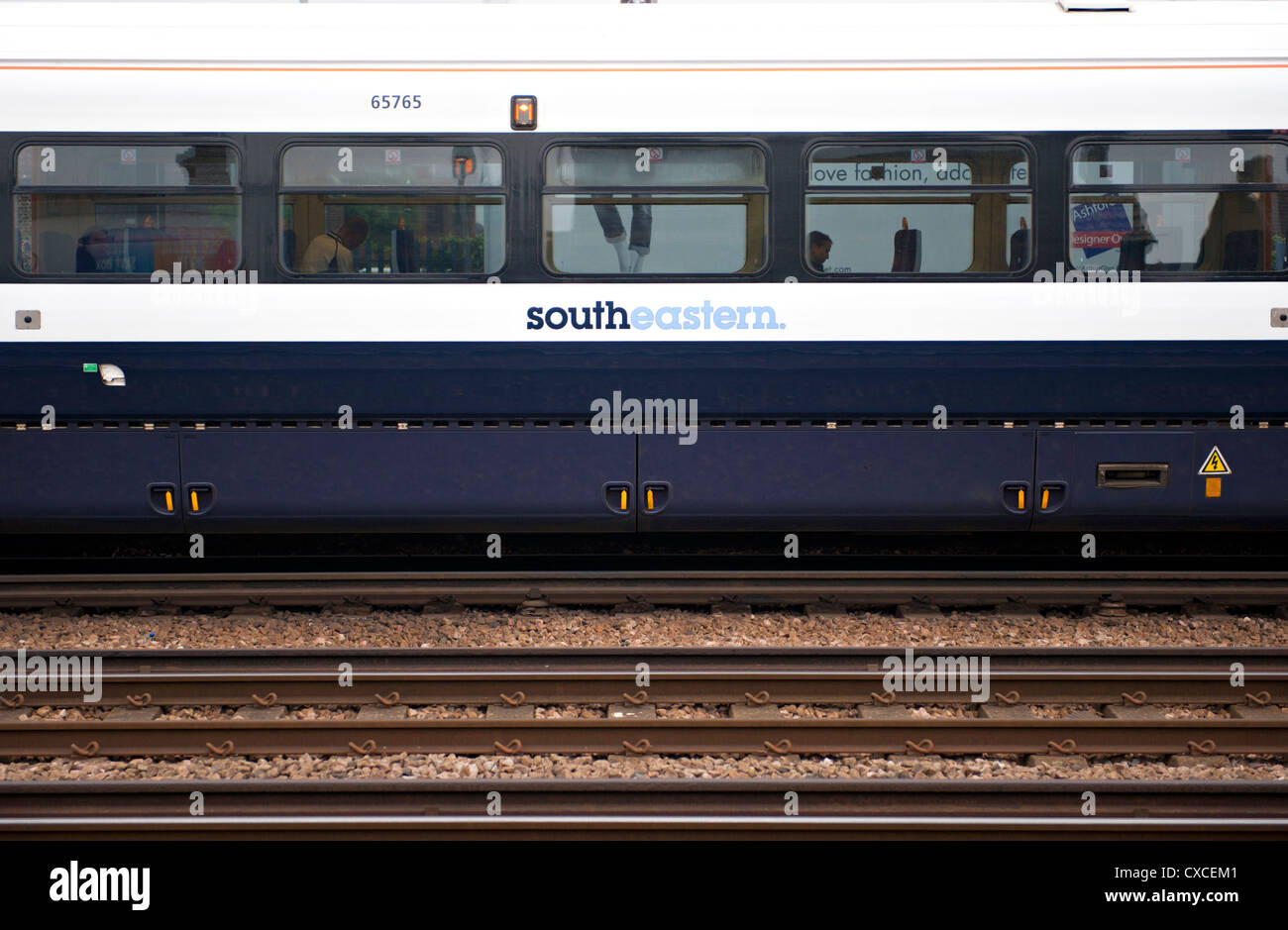 British railway carriage side view hi-res stock photography and images ...