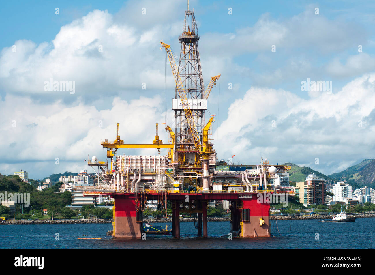 drilling rig and supply vessels moored at Guanabara Bay, Rio de Janeiro ...