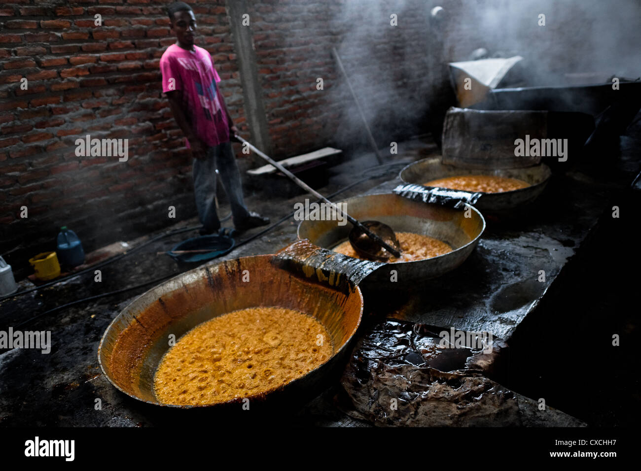 Boiling the sugar cane juice hi-res stock photography and images - Alamy