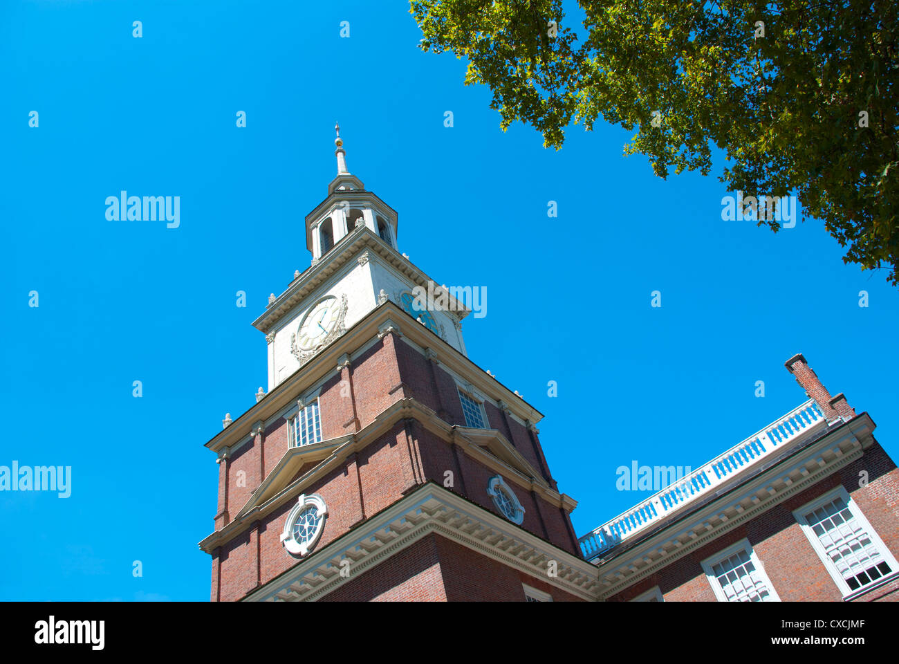 Independence hall clock tower hi-res stock photography and images - Alamy