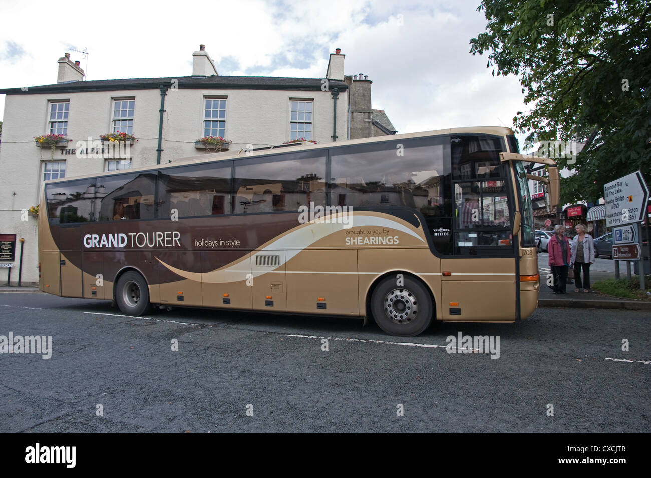 Shearings Grand Tourer tourist coach in Bowness Stock Photo - Alamy