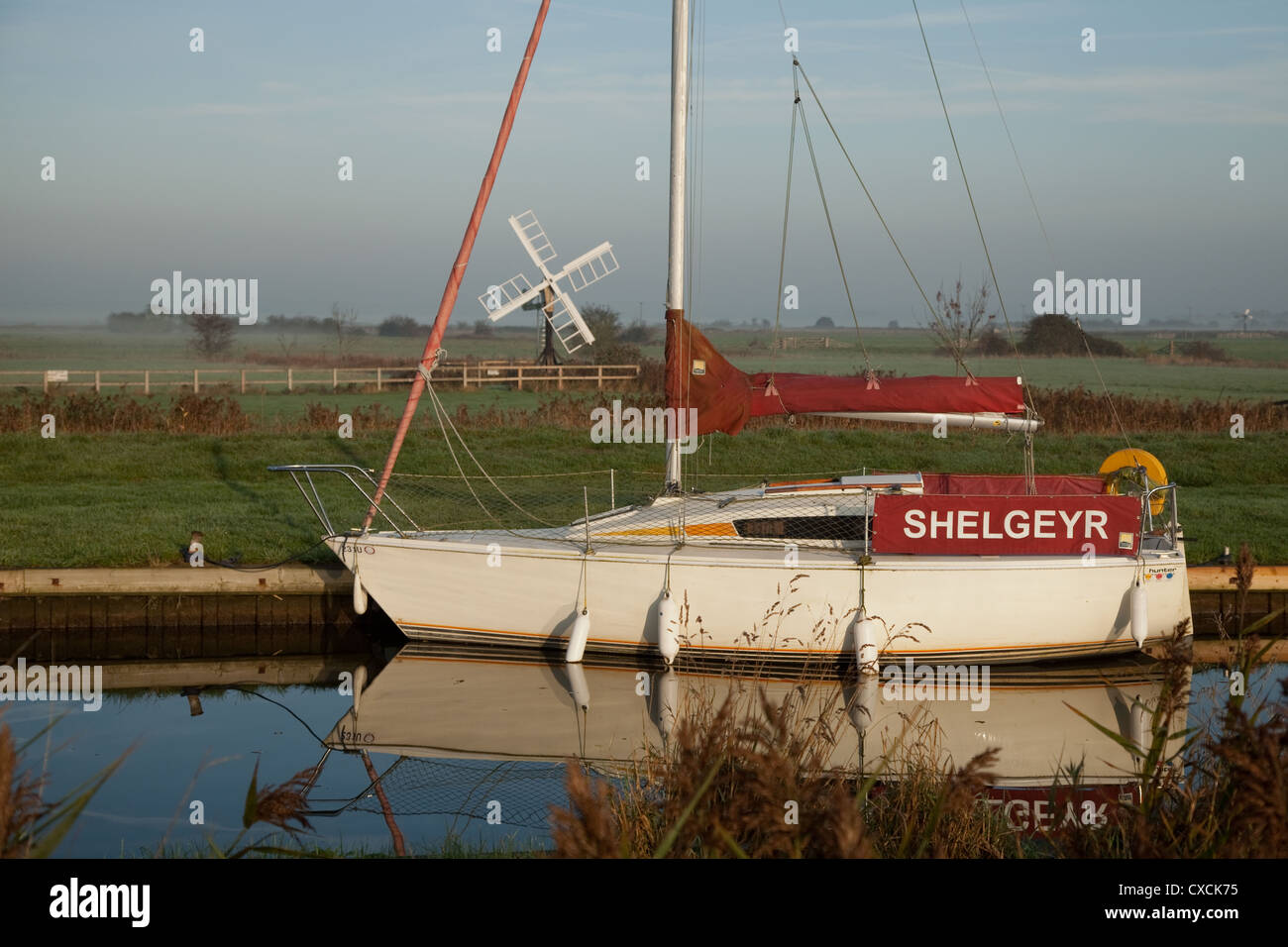 Boats moored at Upton on the Norfolk Broads Stock Photo - Alamy