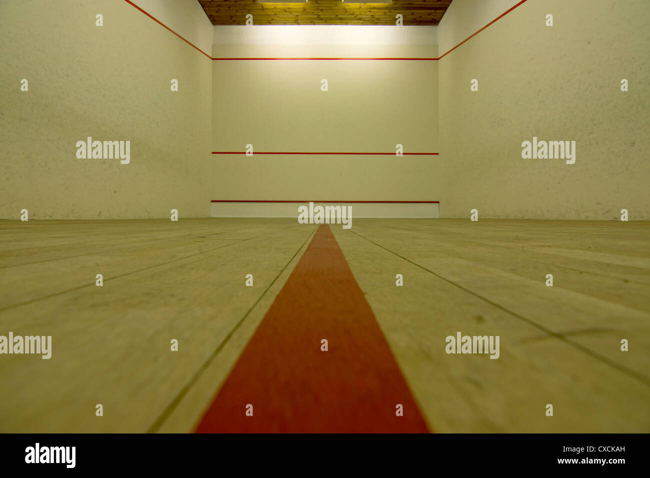 Empty squash court Stock Photo - Alamy