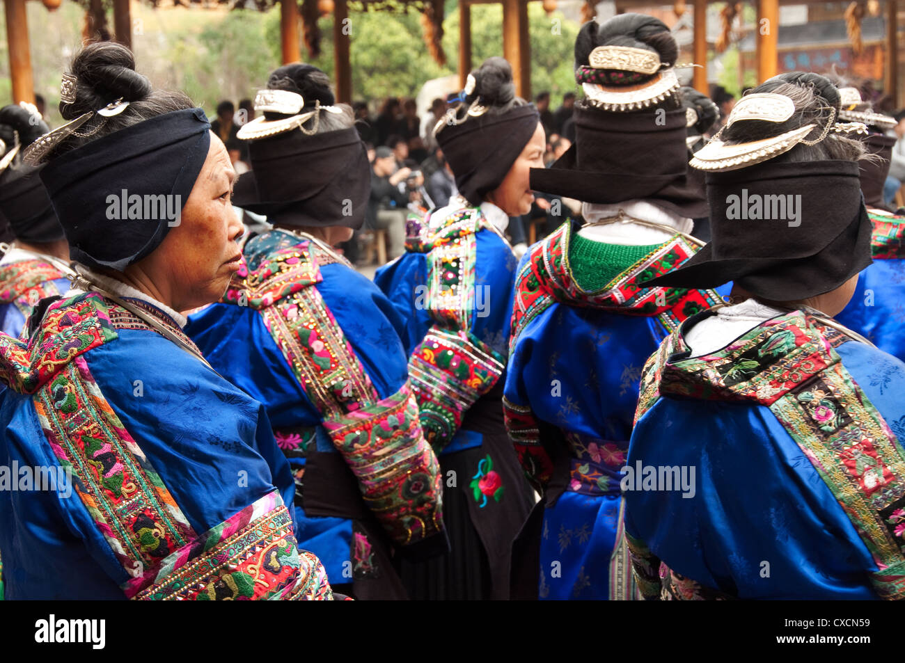 Group of traditional singers people hi-res stock photography and images ...