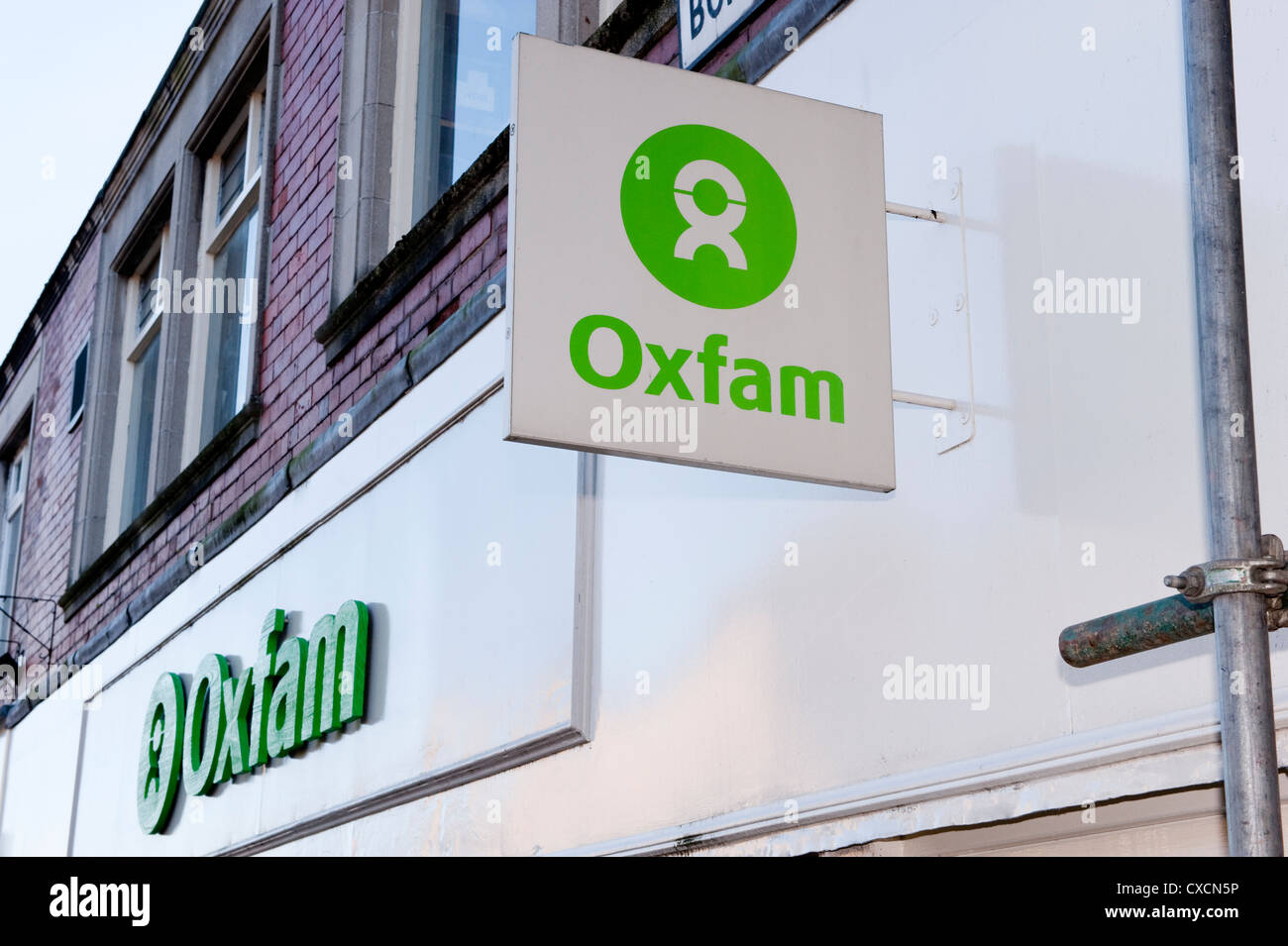 Charity shop hi-res stock photography and images - Alamy