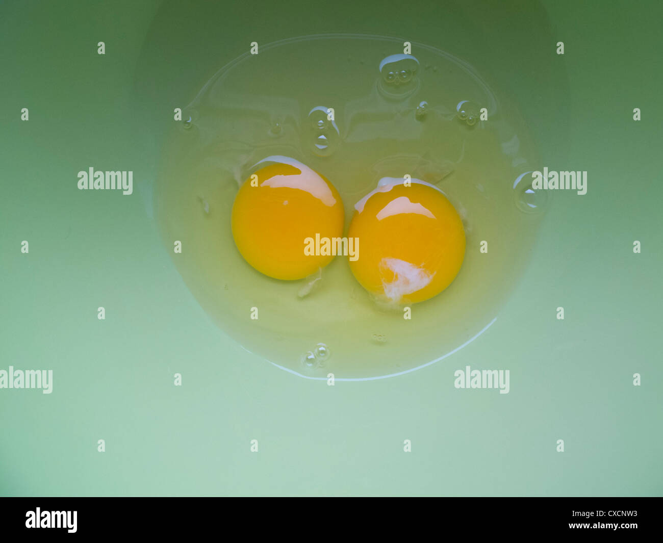 2 egg yolks hi-res stock photography and images - Alamy