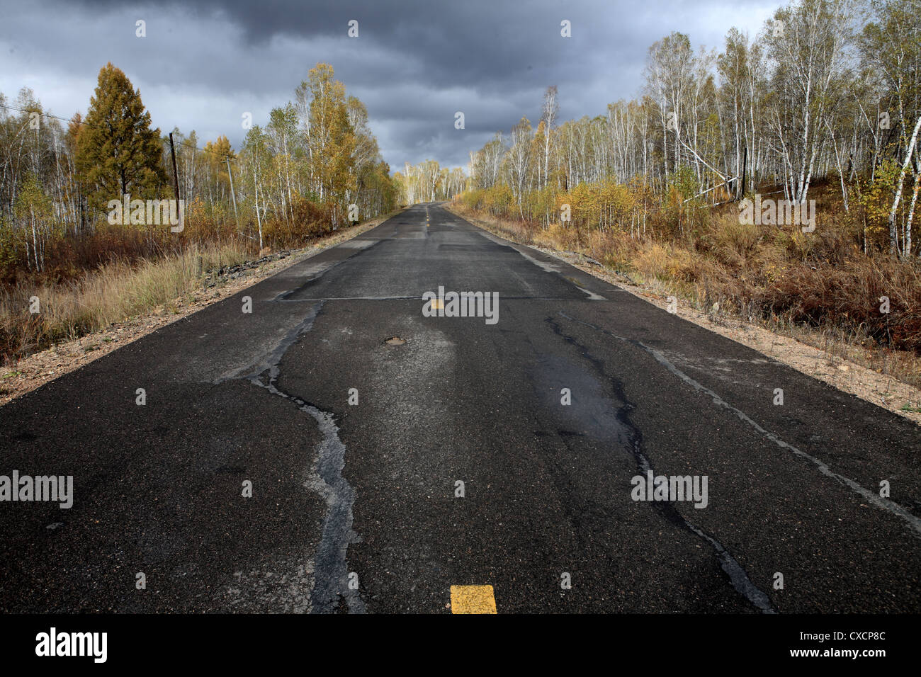 straight road vanishing into distance Stock Photo - Alamy straight road vanishing into distance Stock Photo - Alamy