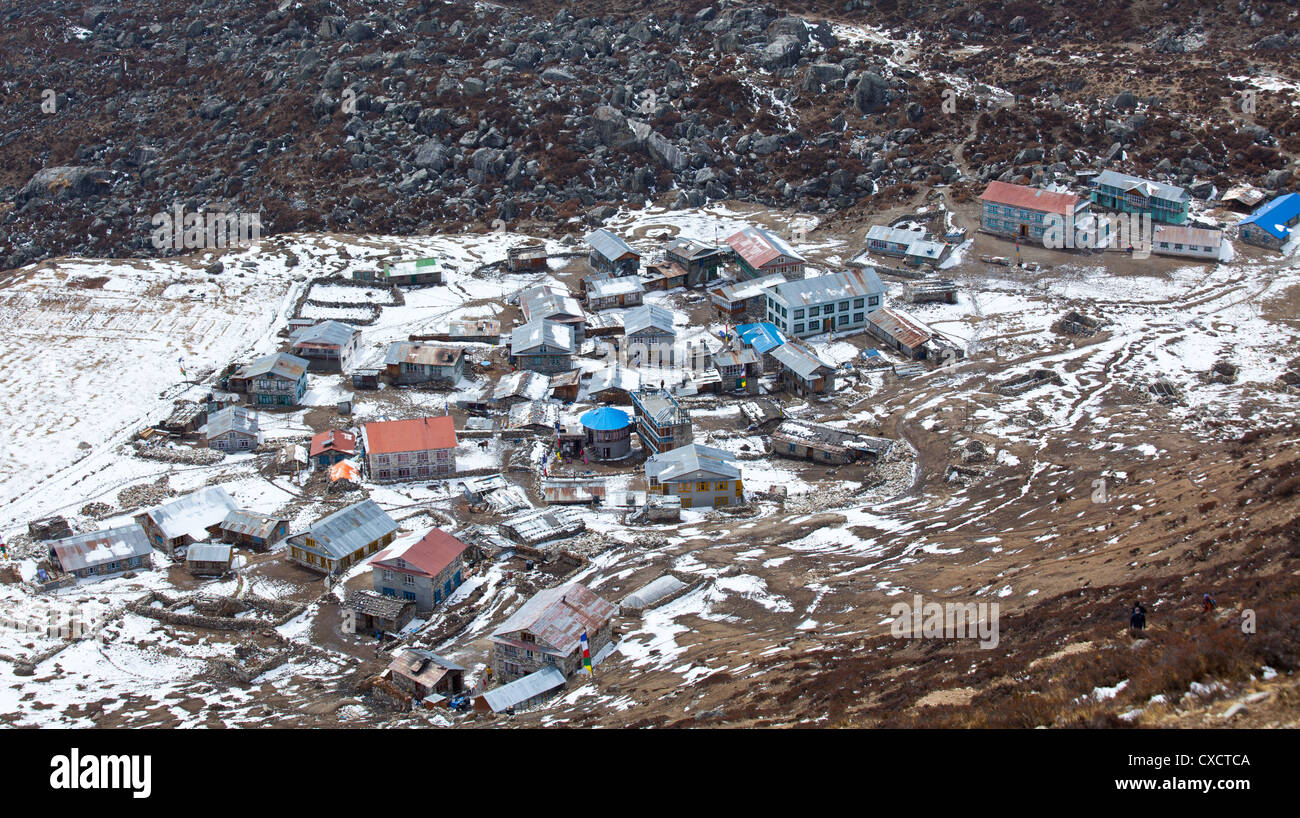 Kyanjin gompa village hi-res stock photography and images - Alamy