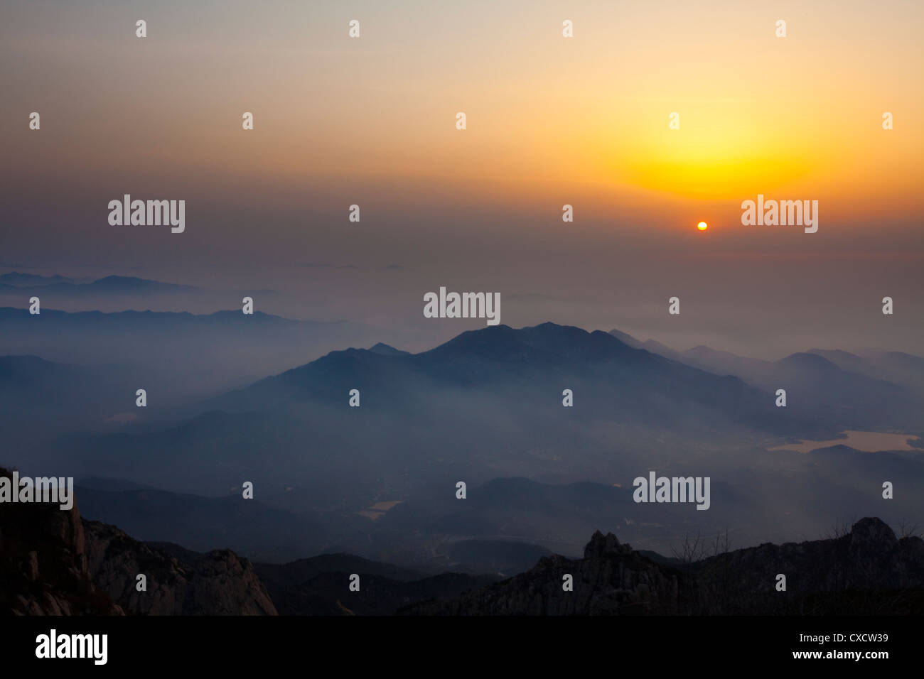 Sunrise in Chinese national famous mountain Taishan Stock Photo - Alamy