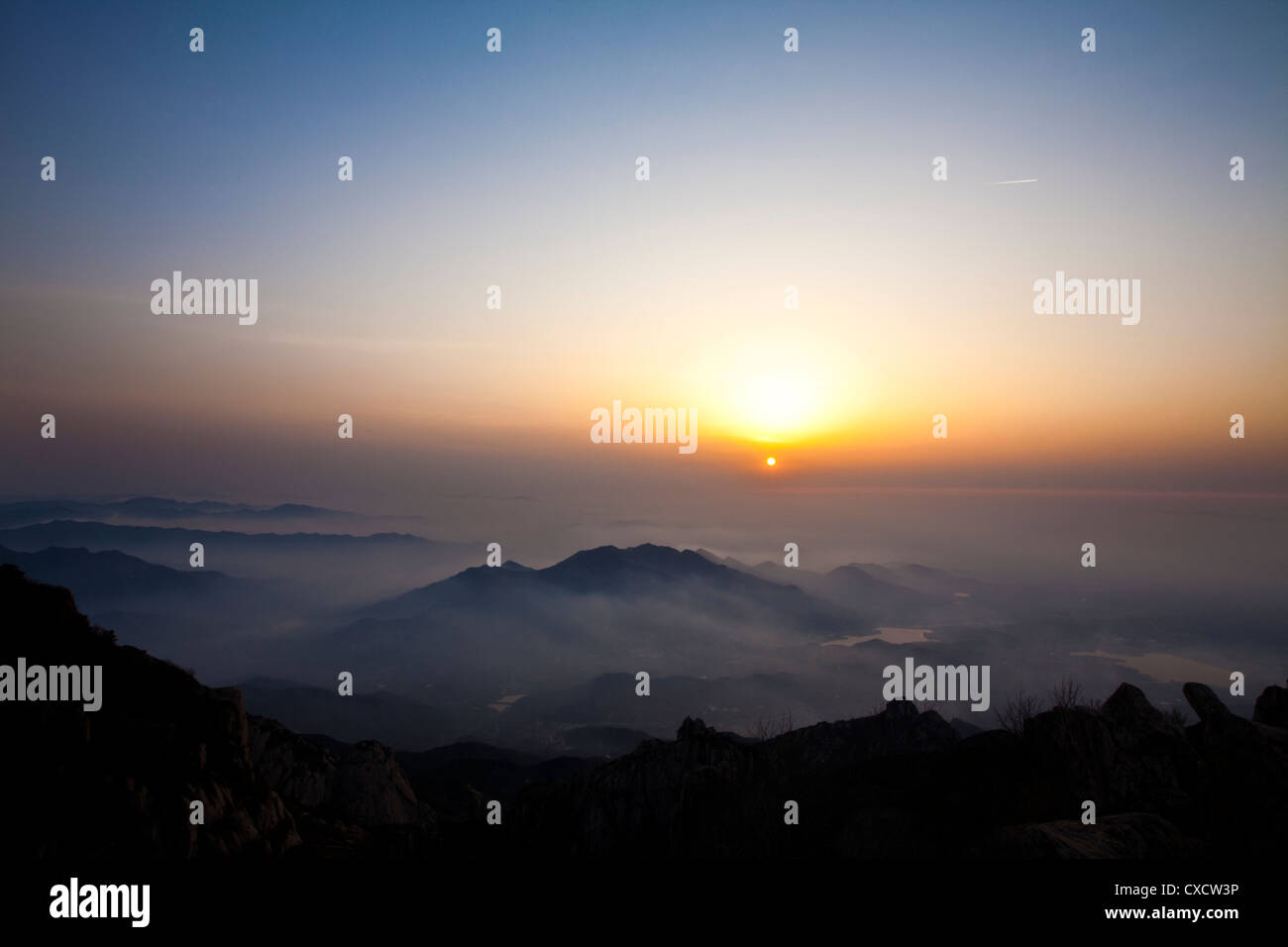 Sunrise in Chinese national famous mountain Taishan Stock Photo - Alamy